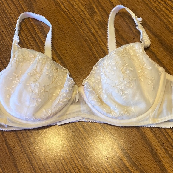delicates | Intimates & Sleepwear | Bra With Built In Gel Pads | Poshmark